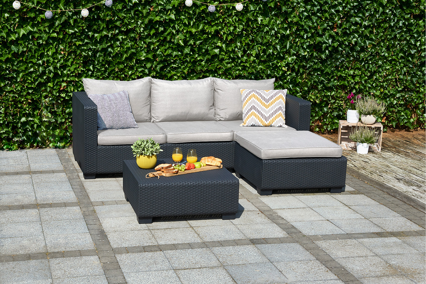 Outdoor 3Sitzer Rattansofa Salta in Anthrazit fur ganzjahrigen Komfort Heim und Garten Shop 24